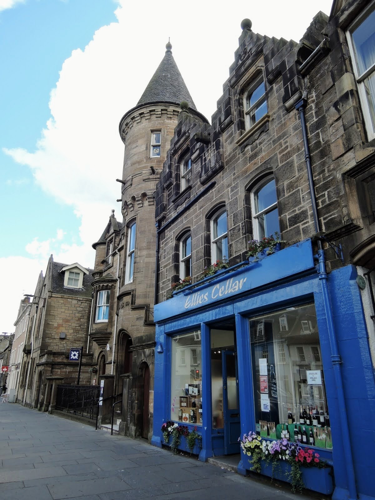 One day trip to Linlithgow from Edinburgh | Suitcase is my best friend