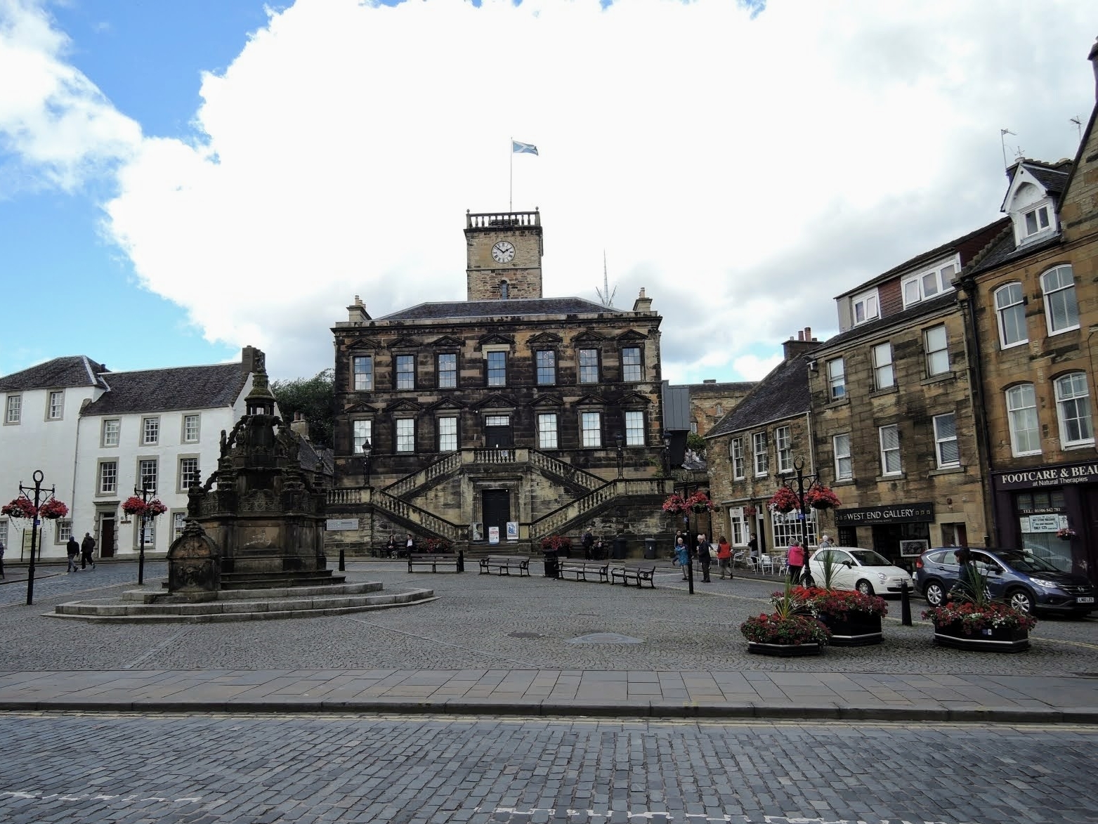 One day trip to Linlithgow from Edinburgh | Suitcase is my best friend
